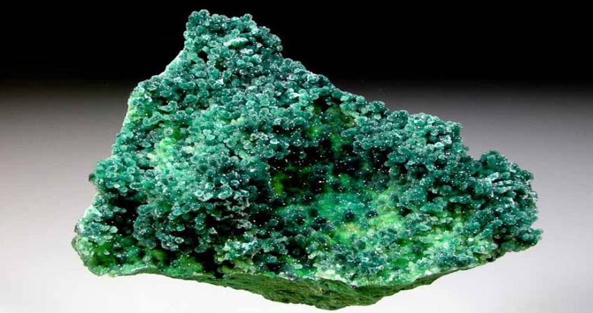 Trang sức đá Bayldonite – một trạng thái nổi bật của sắc xanh lục mê hoặc