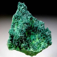 Trang sức đá Bayldonite – một trạng thái nổi bật của sắc xanh lục mê hoặc